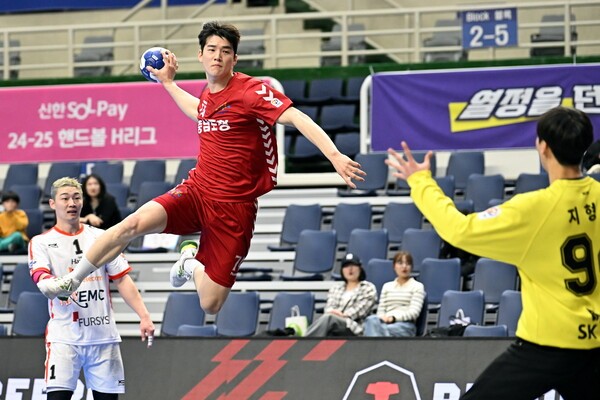 핸드볼 H리그, 남자부 5R MVP에 충남도청 오황제… 여자부 3R MVP는 삼척시청 김보은