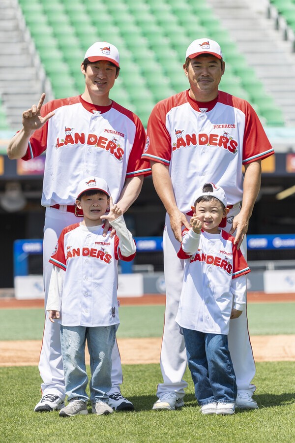 SSG, 산리오 캐릭터 '포차코'와 컬래버… 유니폼·짐색 등 MD 14종 출시